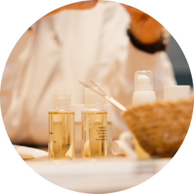 Full-service contract manufacturer of OEM cosmetics • Skinlys